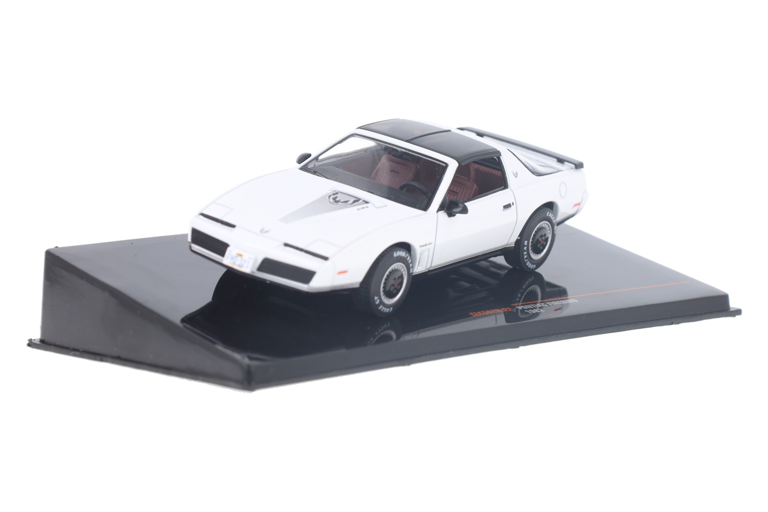 Pontiac Firebird White | House of Modelcars