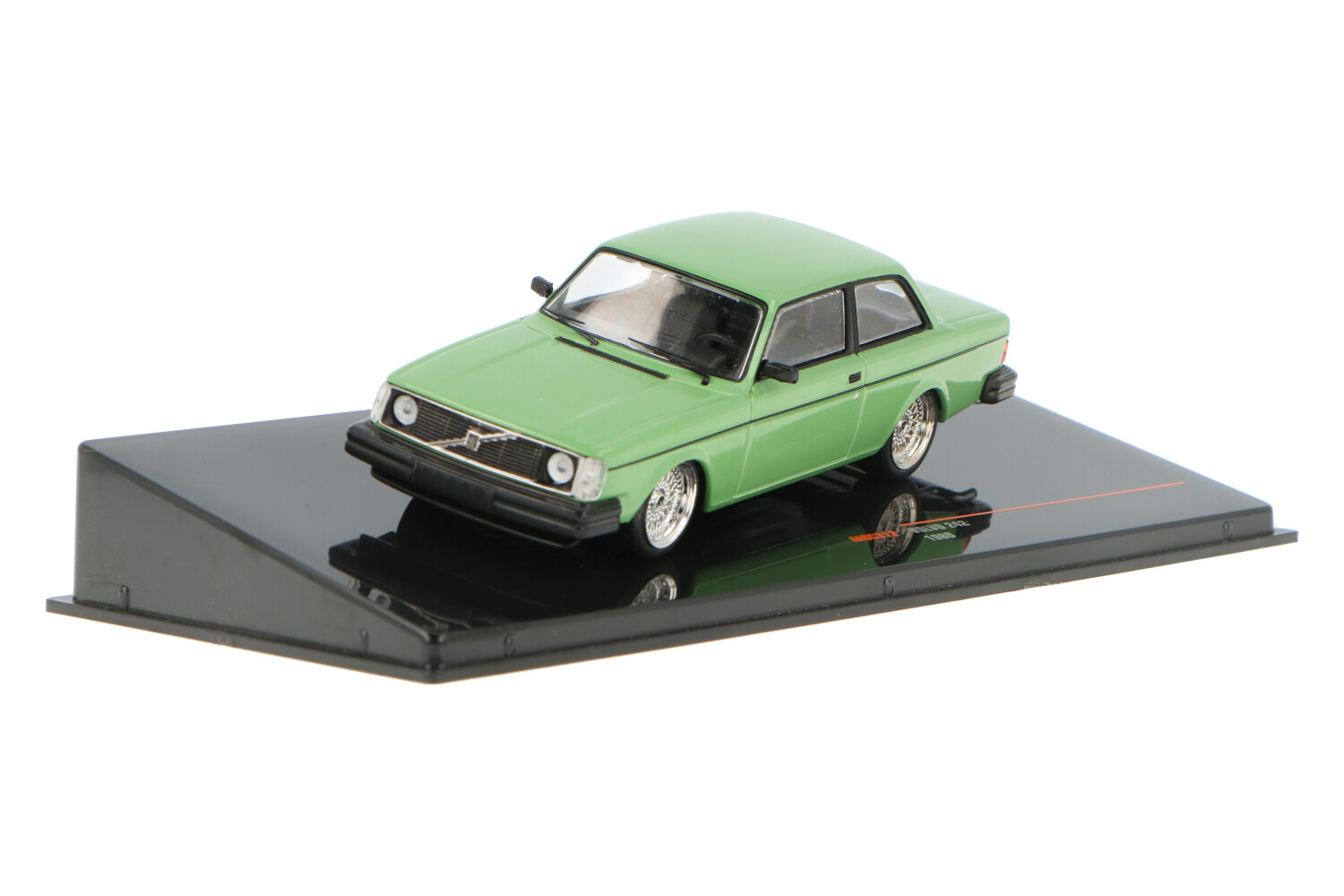 Volvo 242 Custom | House of Modelcars